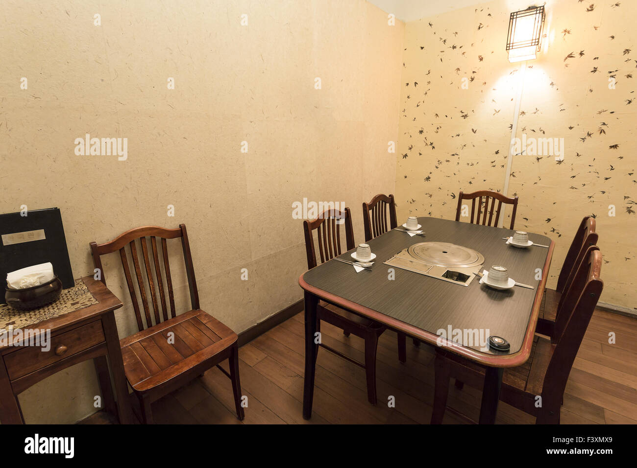 Korean restaurant interior hi-res stock photography and images - Alamy