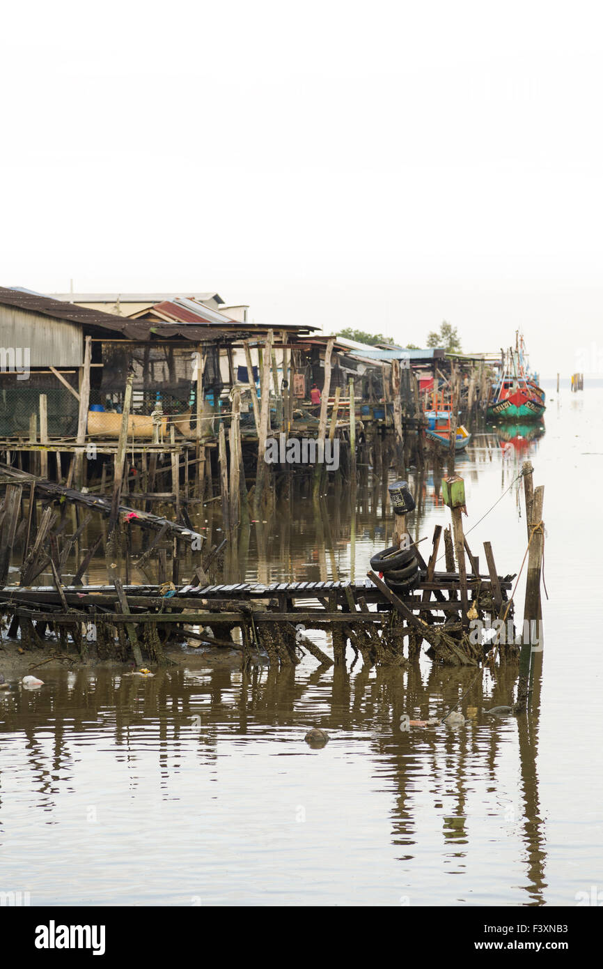 Traditional chinese fishing boat hi-res stock photography and images ... Traditional chinese fishing boat hi-res stock photography and images ...