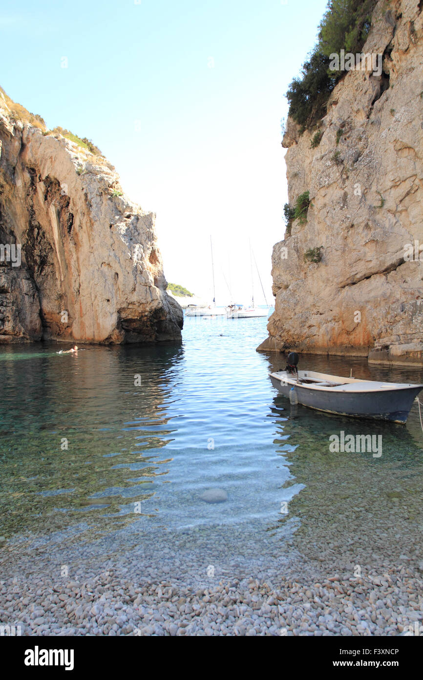 Stiniva bay in vis island (Croatia Stock Photo - Alamy