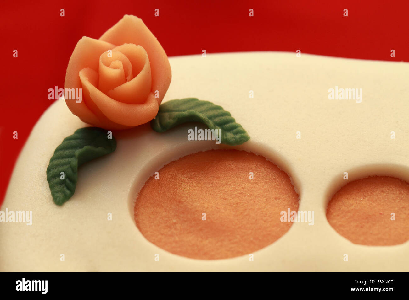 Cake with marzipan roses (close up Stock Photo - Alamy