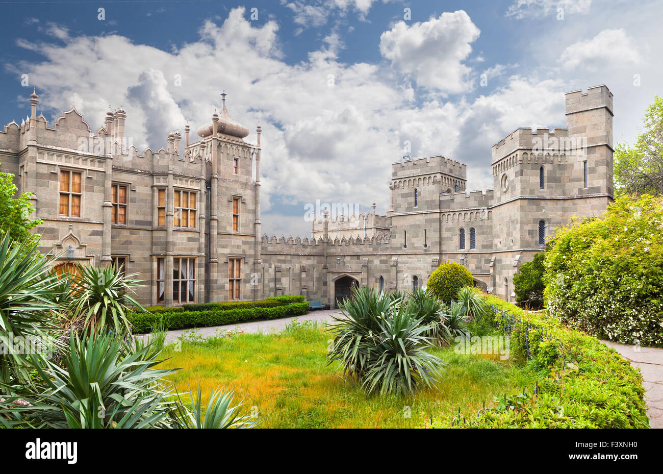 Alupka palace hi-res stock photography and images - Alamy