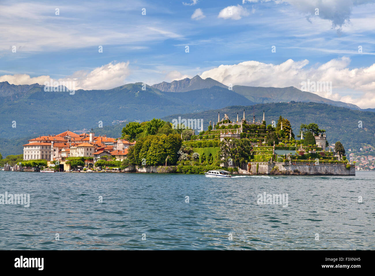 Isola bella statues garden and the lake hi-res stock photography and ...