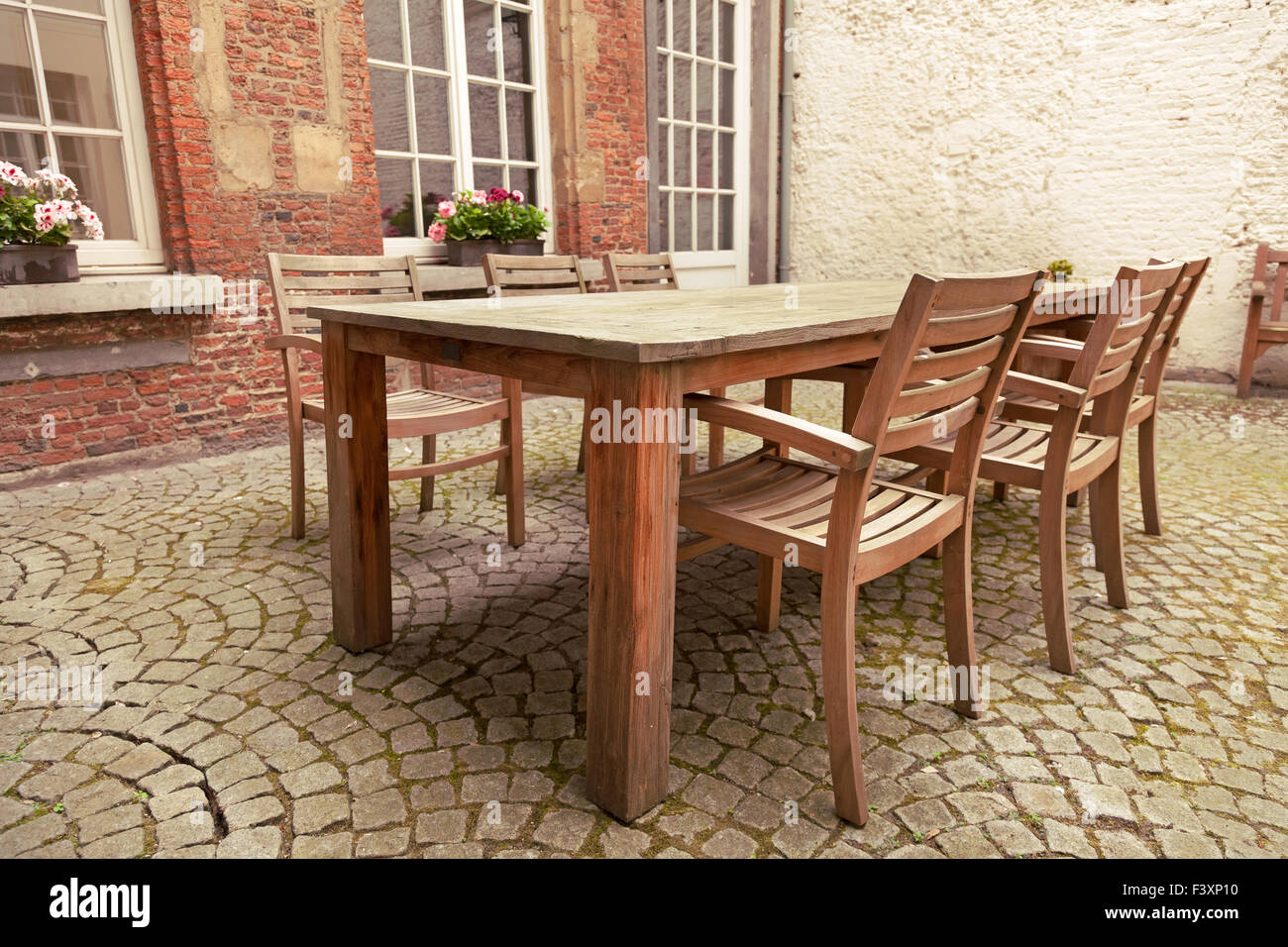 Brick patio scene hi-res stock photography and images - Alamy