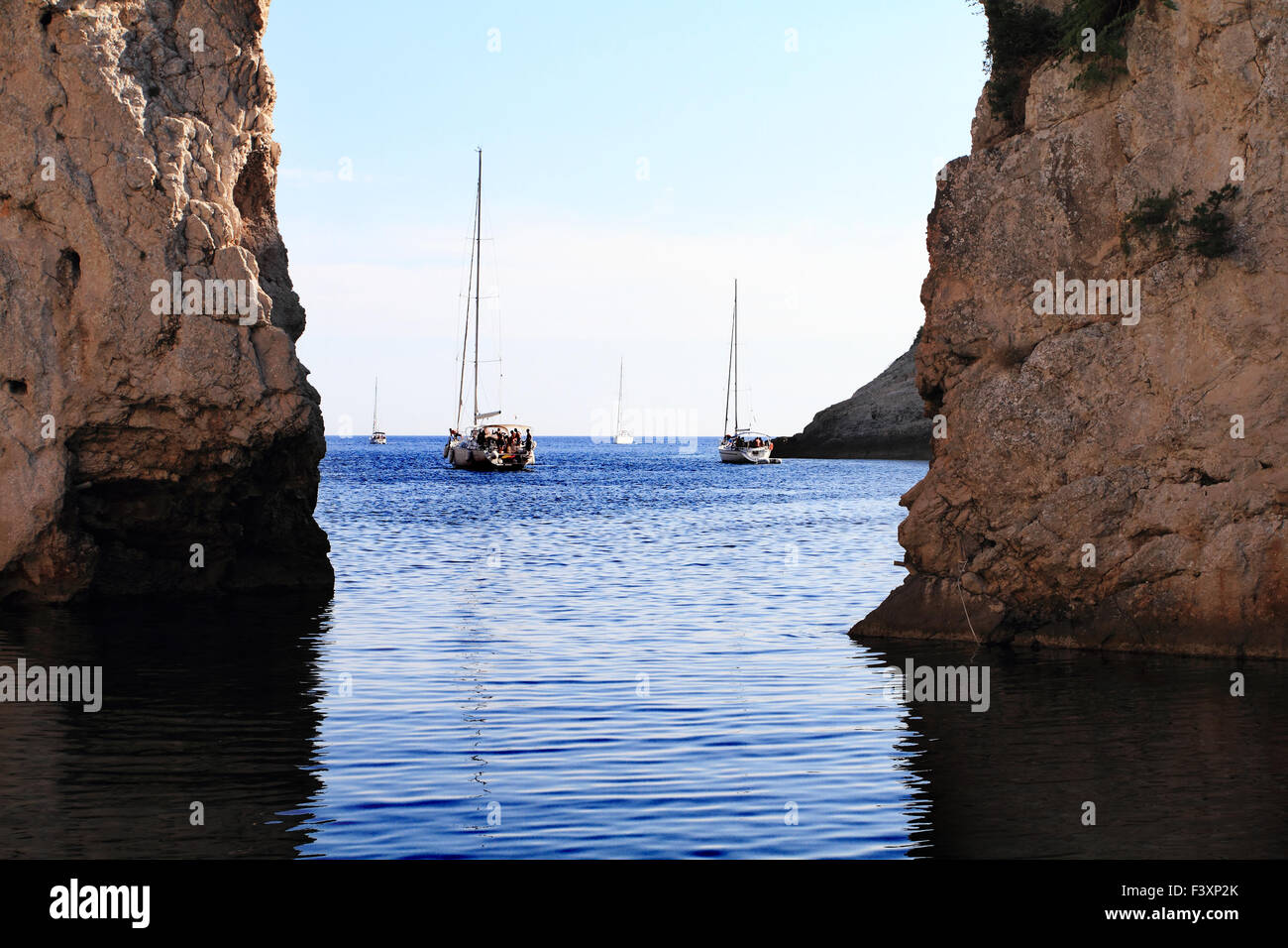 Stiniva bay in vis island (Croatia Stock Photo - Alamy
