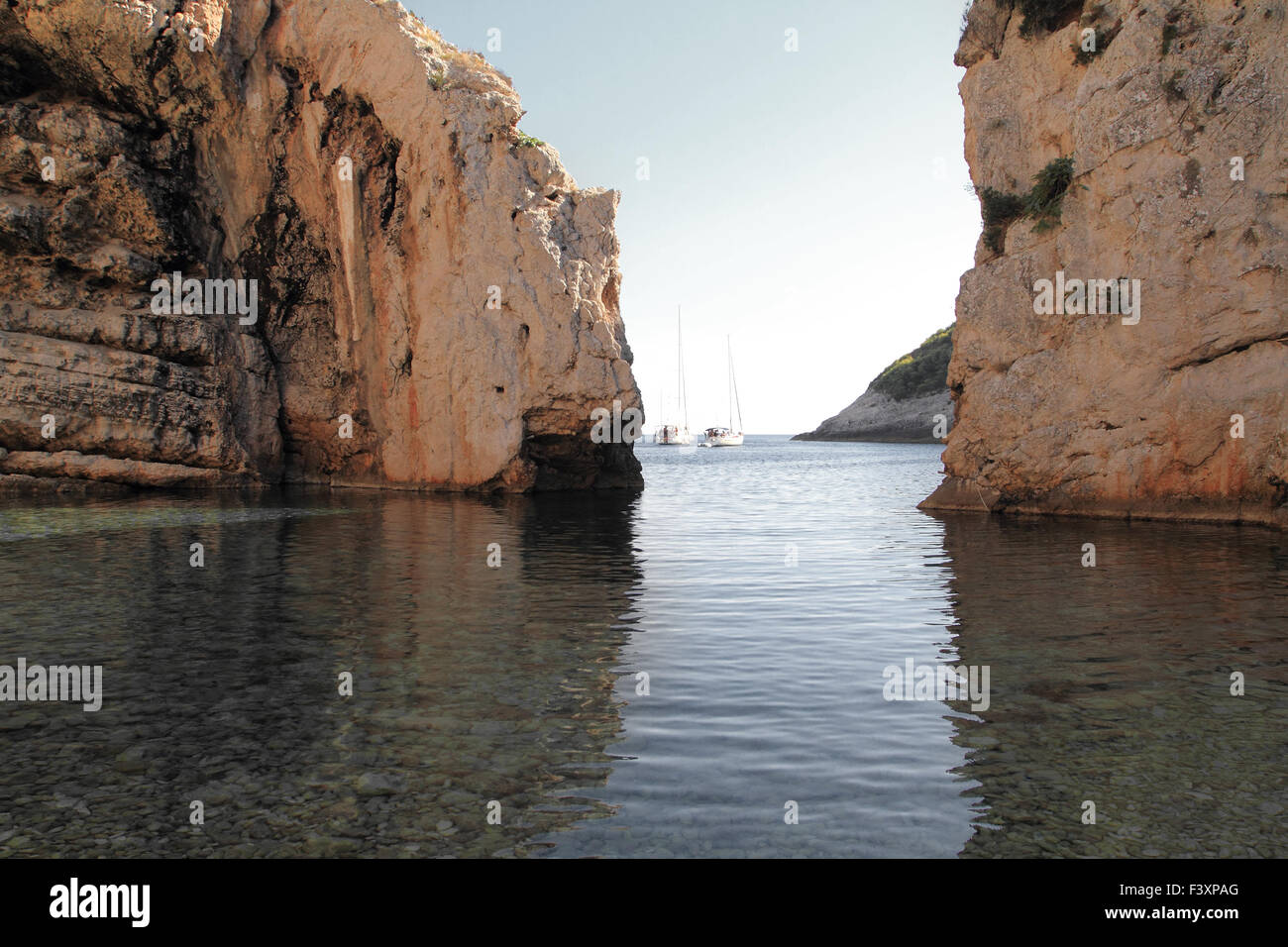 Stiniva bay in vis island (Croatia Stock Photo - Alamy