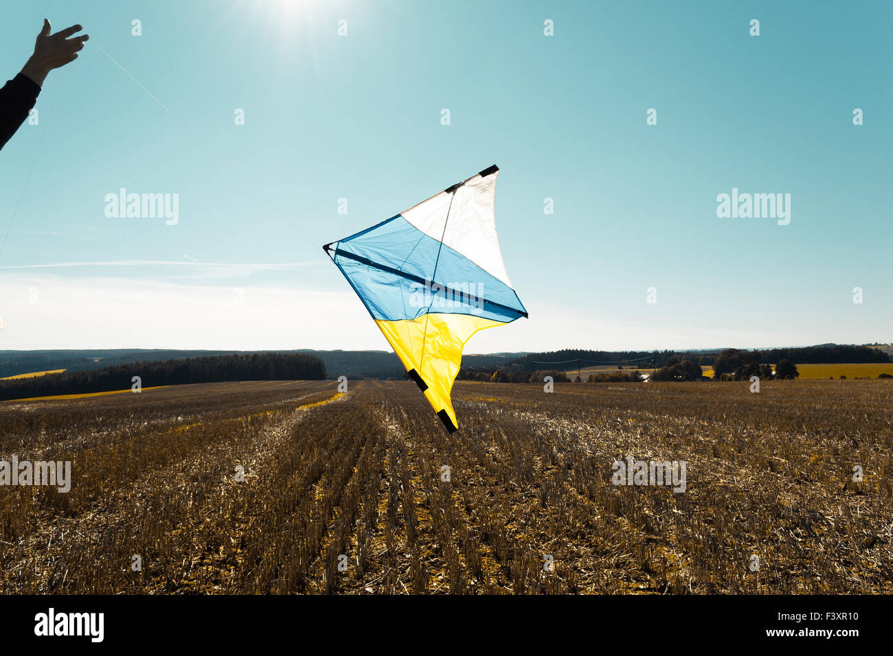 Child in the wind hi-res stock photography and images - Alamy