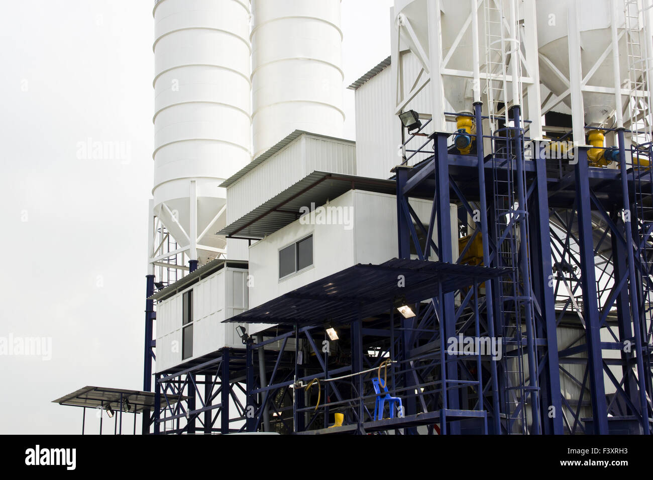 Chemical factory hi-res stock photography and images - Alamy