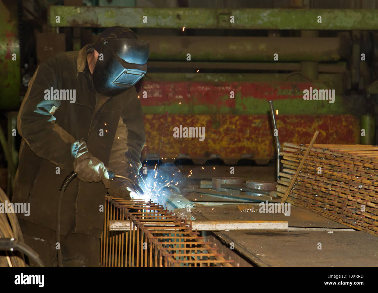 Welder at work Stock Photo - Alamy