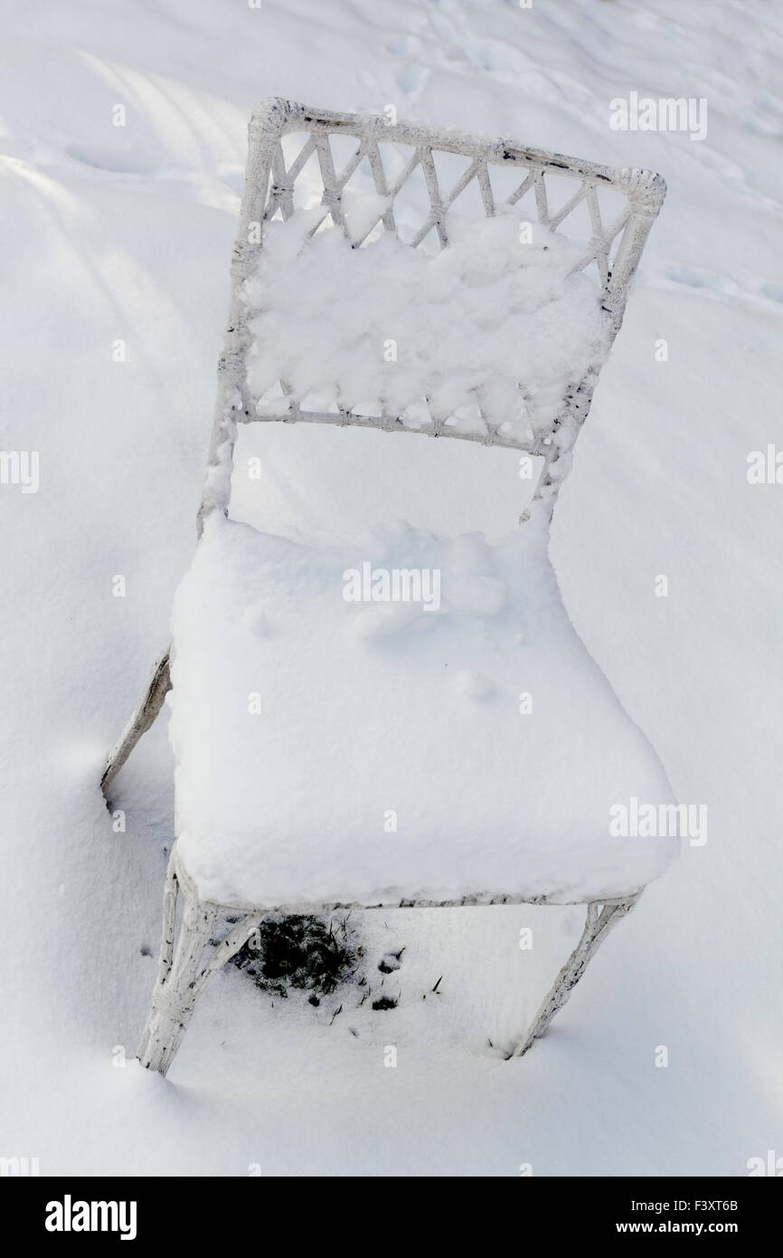 Ice covered chair hi-res stock photography and images - Alamy