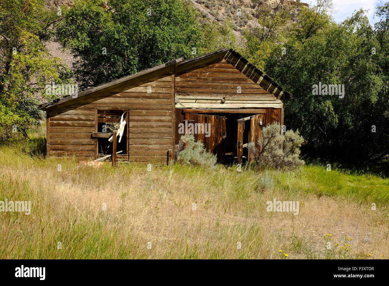 Old cabin hi-res stock photography and images - Alamy