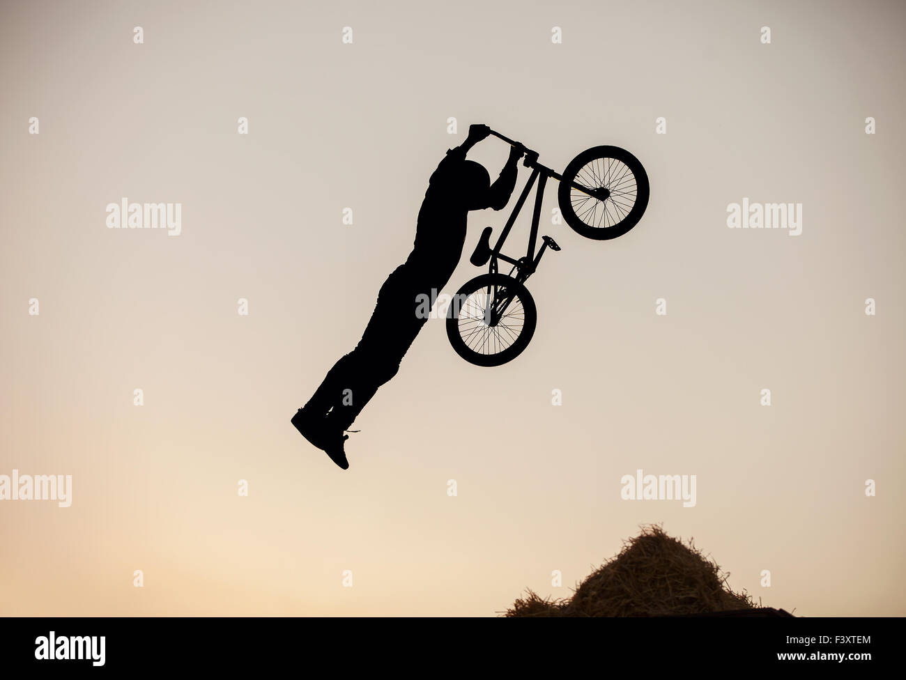 Extreme rider making a bike jump Stock Photo - Alamy