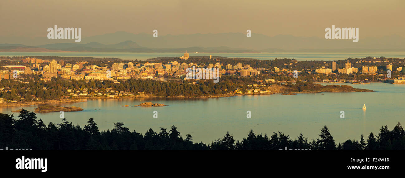 Vancouver city skyline panorama mountains hi-res stock photography and ...