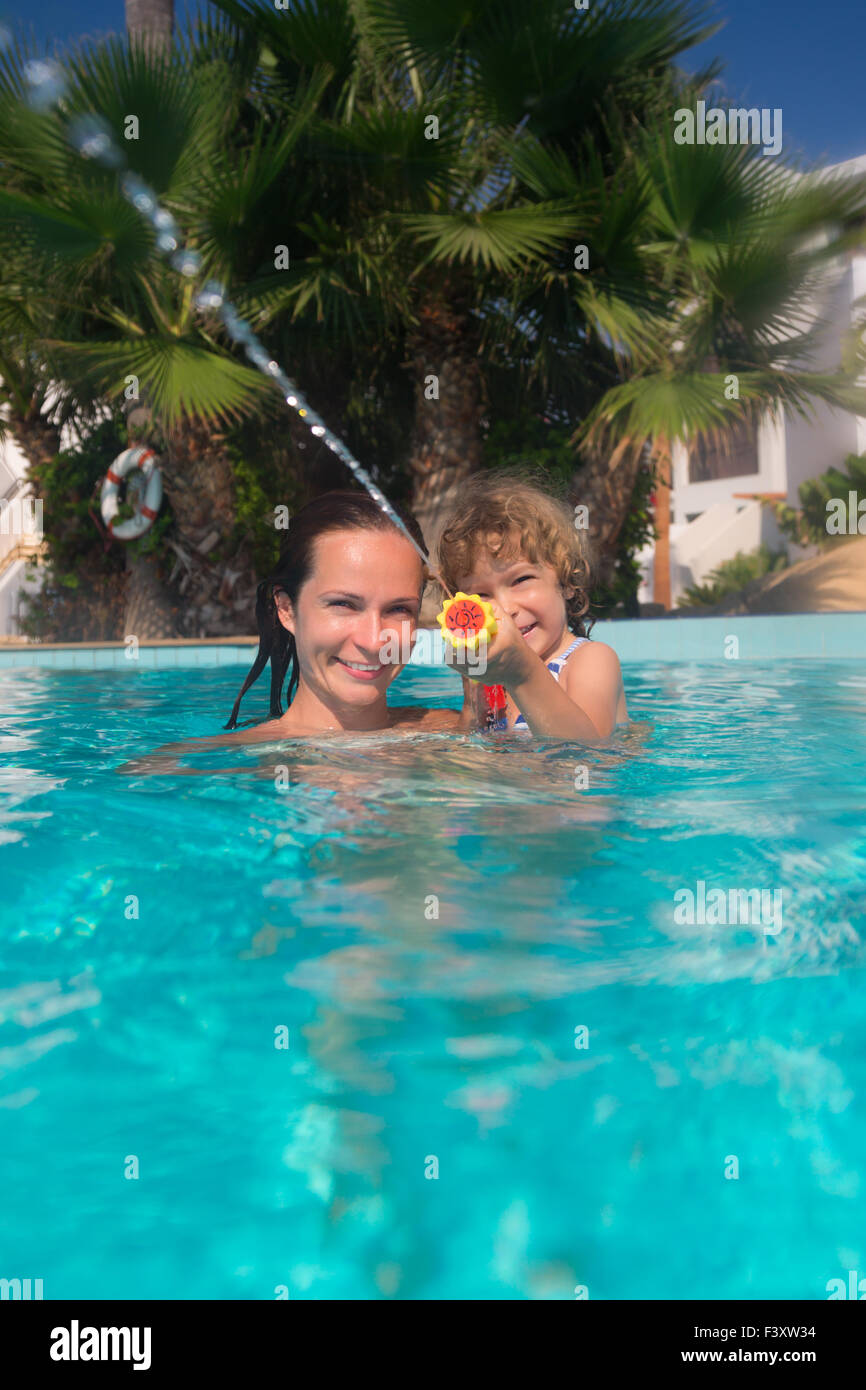 Family portrait in pool hi-res stock photography and images - Alamy