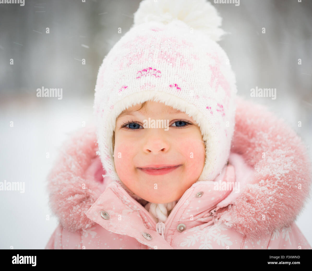 Happy child winter hi-res stock photography and images - Alamy
