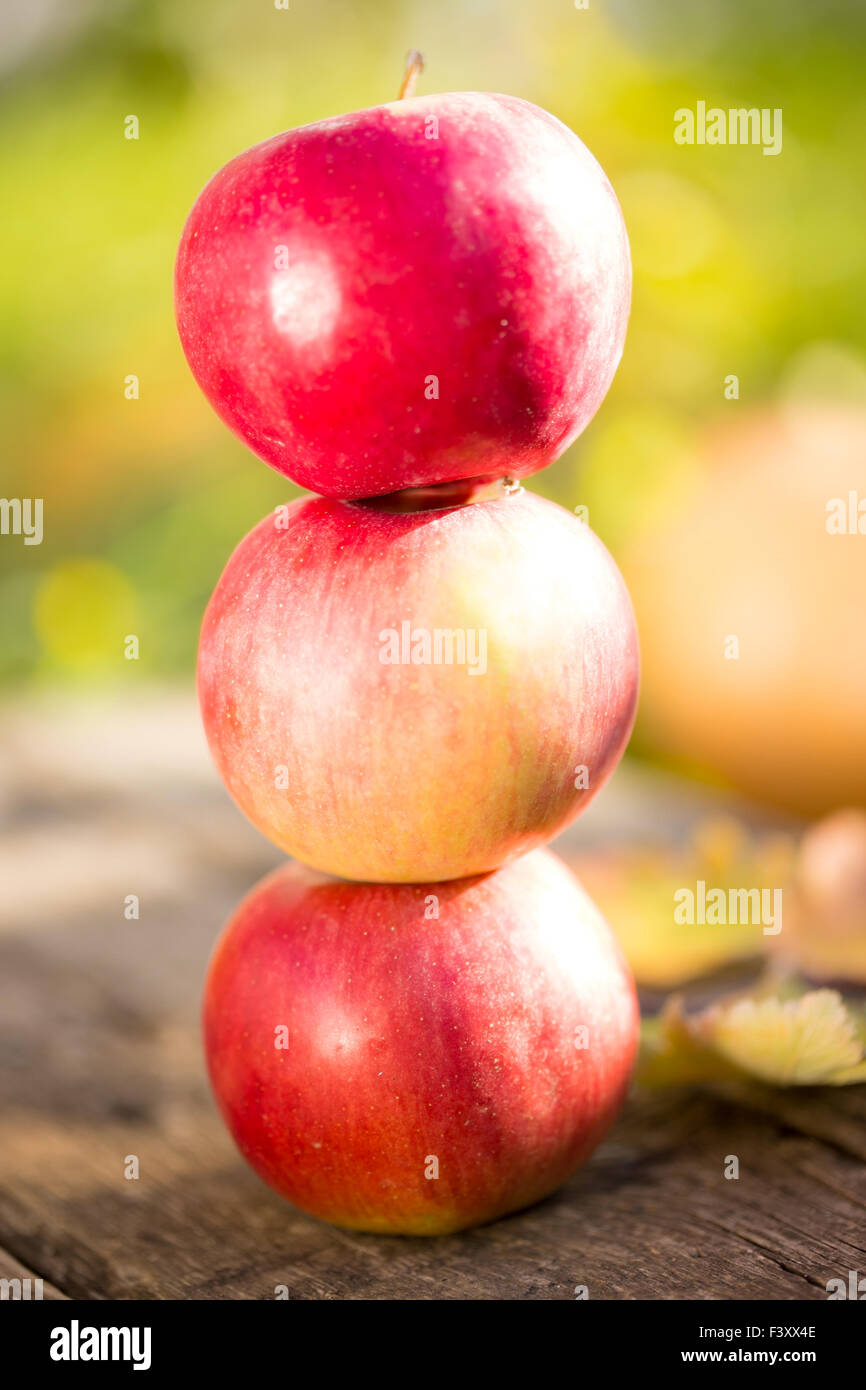 Pyramid from red apples on wood Stock Photo - Alamy