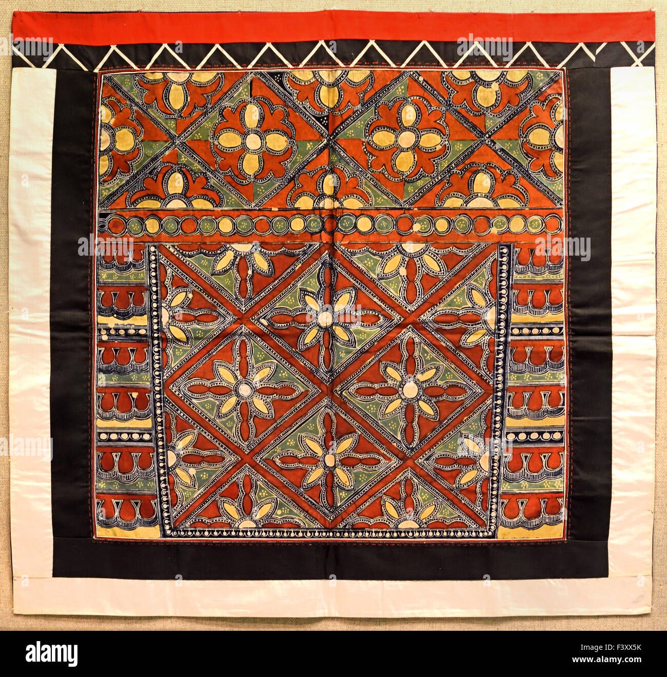 Polychrome batik decorative aprons Miao ( Anshun Guizhou ) 2nd half ...