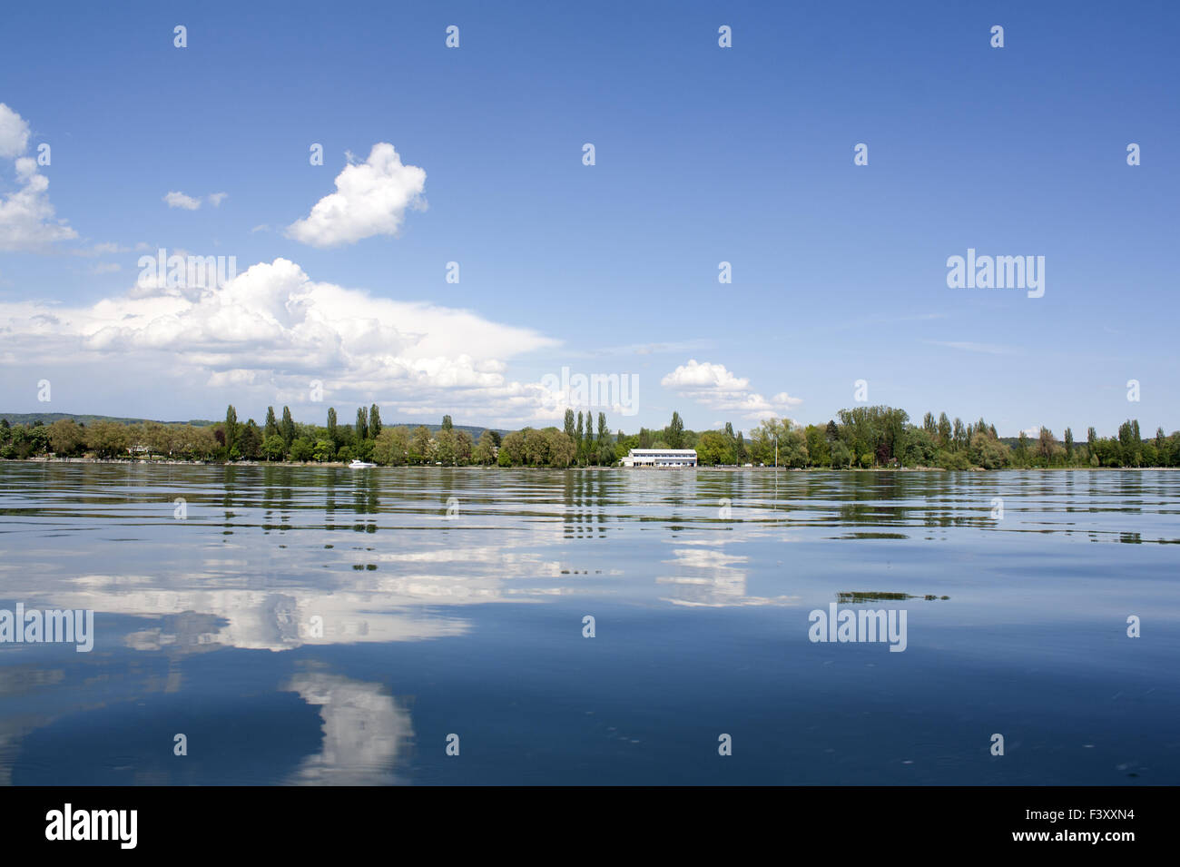 Green sea lake hi-res stock photography and images - Alamy