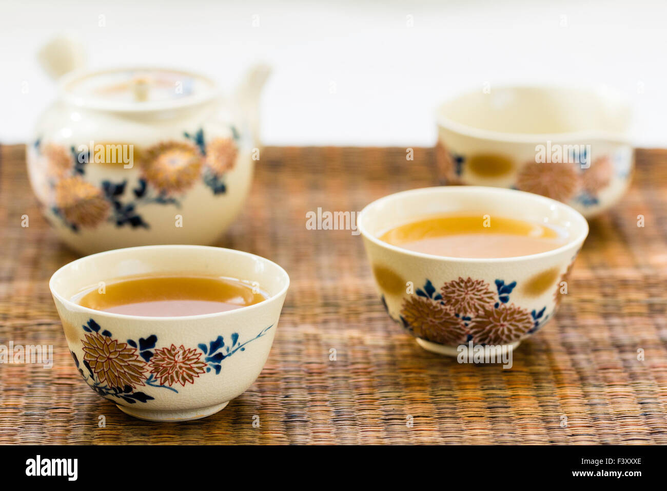 Japanese Chrysanthemum decorated tea service, set. Teapot, two handless ...