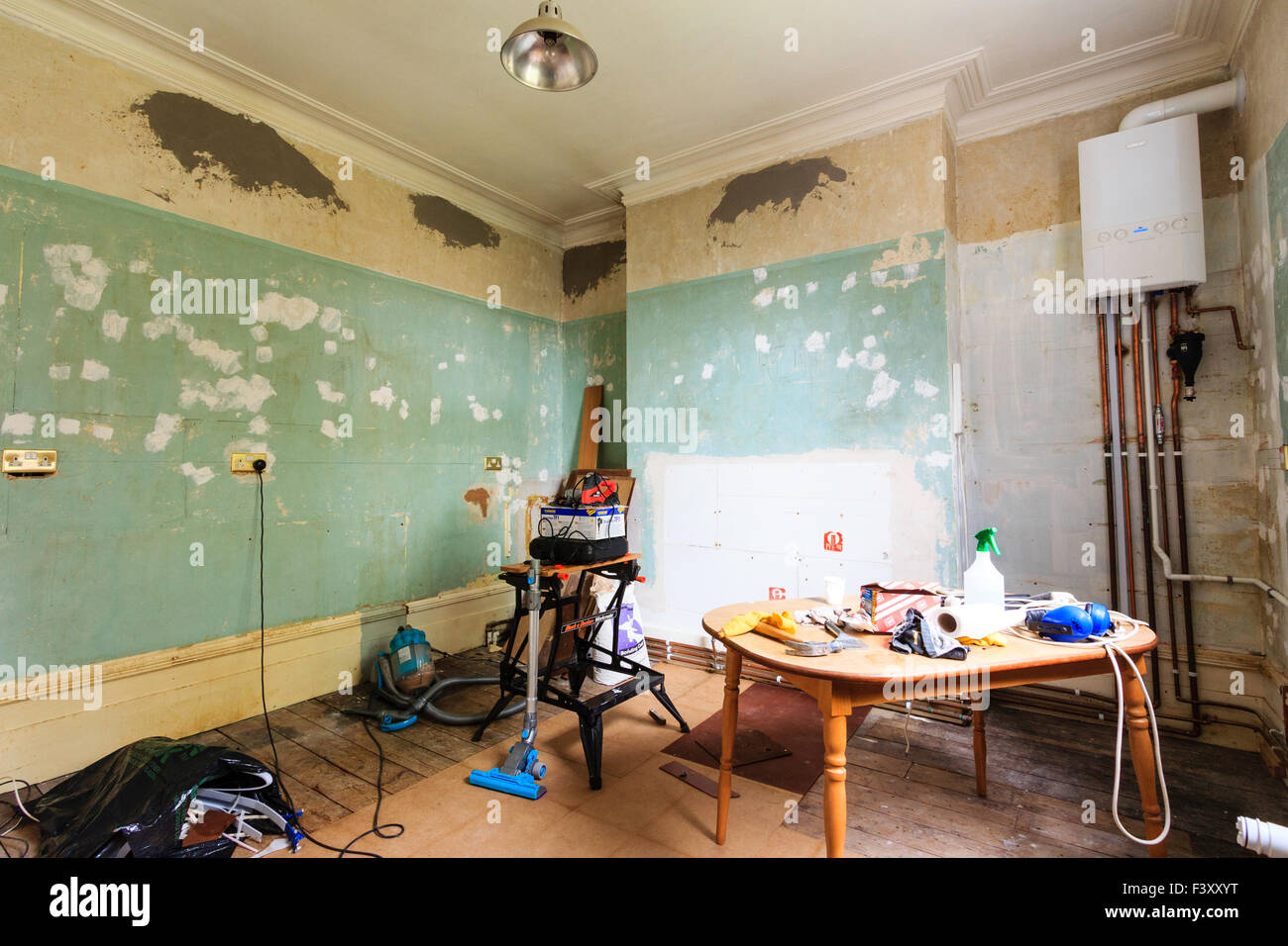 Patchy walls hi-res stock photography and images - Alamy
