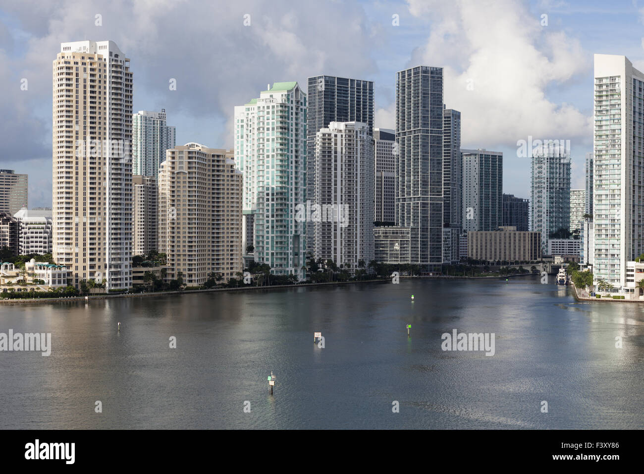 Miami skyline hi-res stock photography and images - Alamy