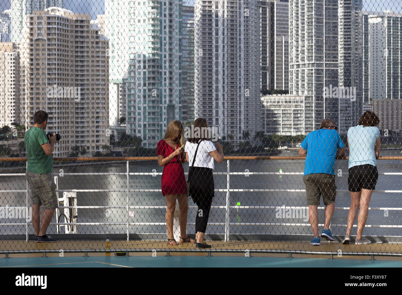 Skyline miami man hi-res stock photography and images - Alamy