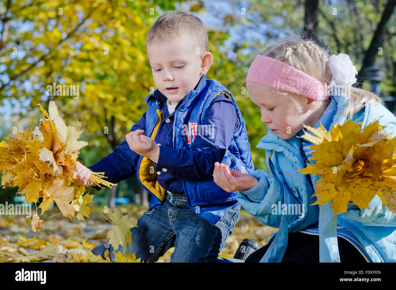 Children and insects hi-res stock photography and images - Alamy
