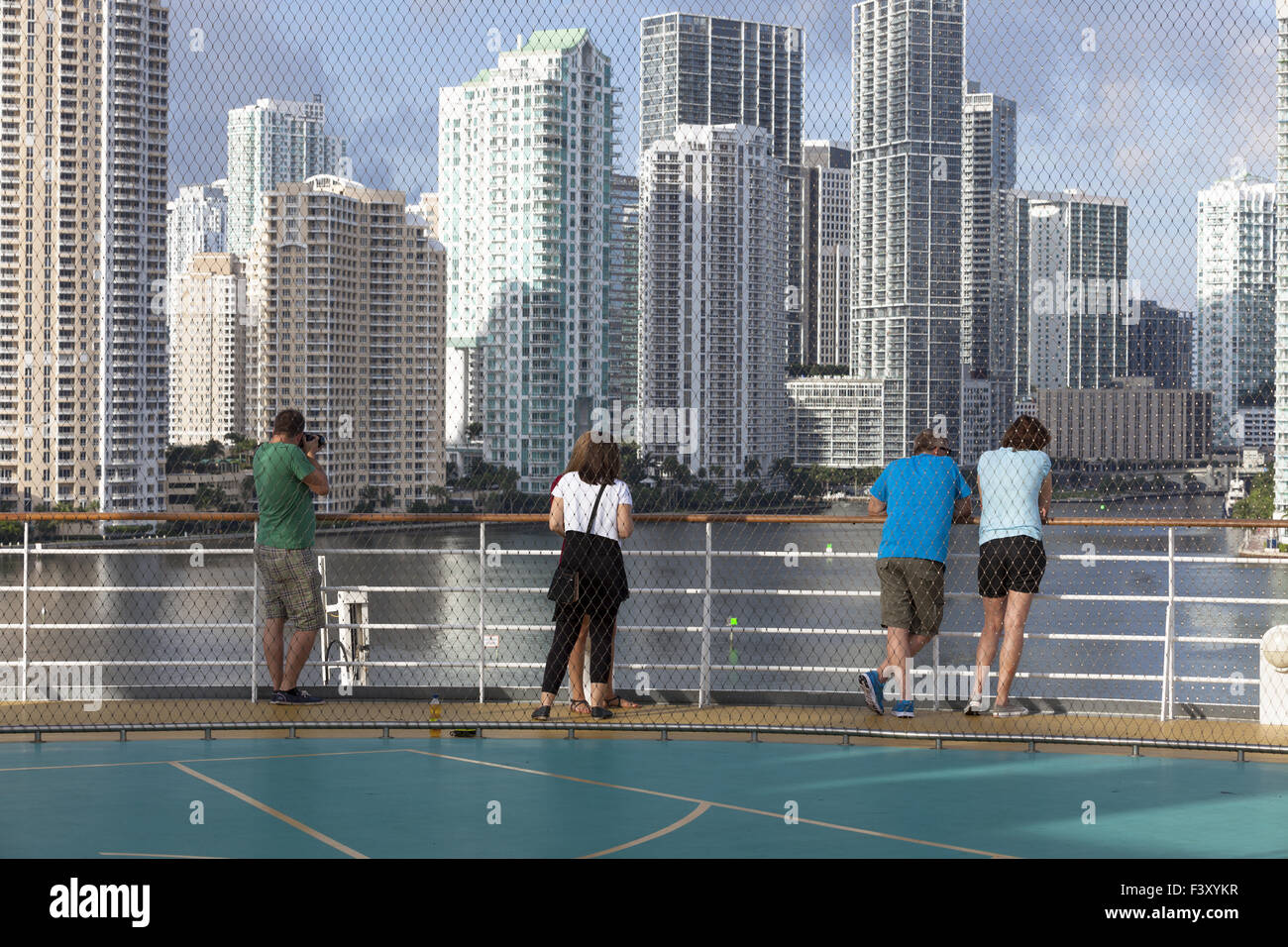Skyline miami man hi-res stock photography and images - Alamy