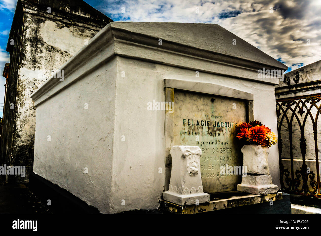 Above ground crypt crypts hi-res stock photography and images - Alamy