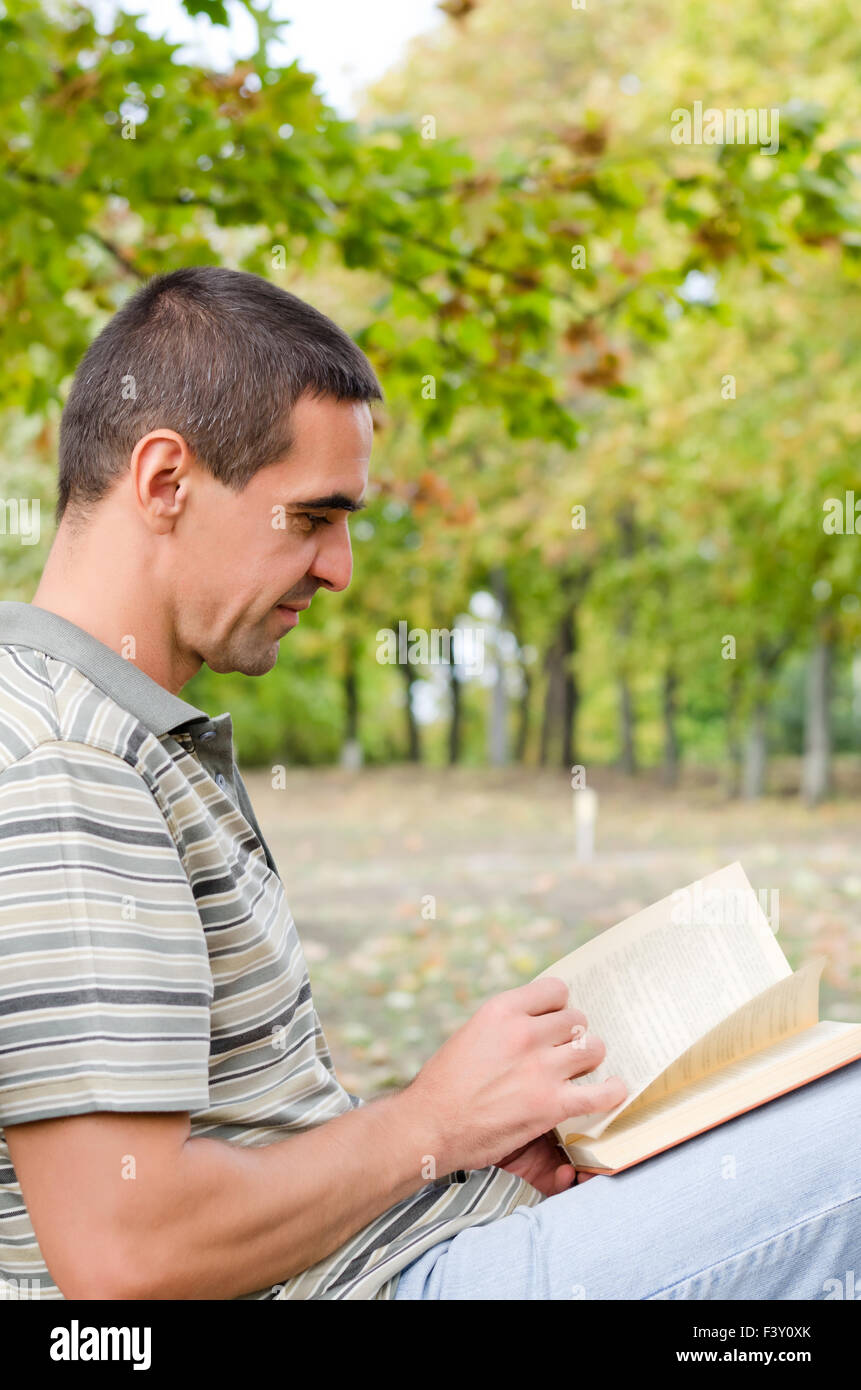 Reading man sitting hi-res stock photography and images - Alamy