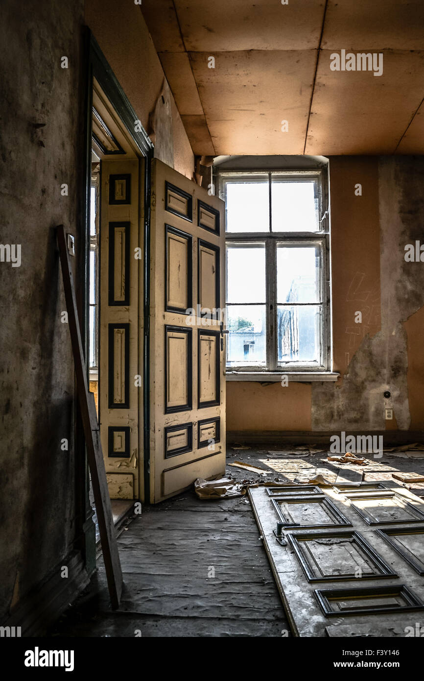 Clutter room hi-res stock photography and images - Alamy