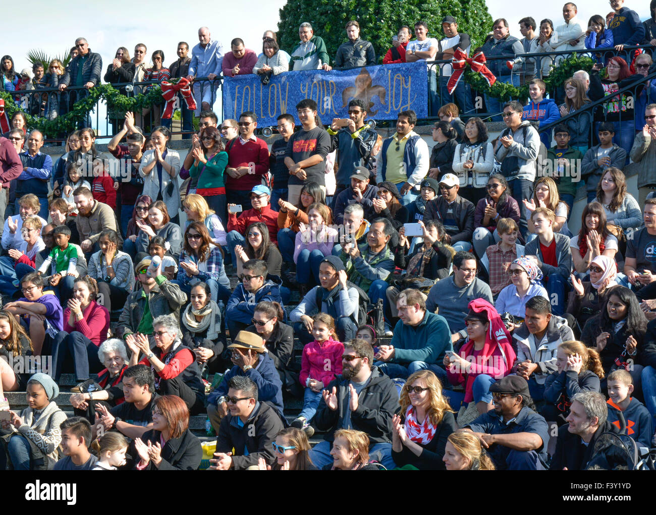 Crowd people sitting in bleachers hi-res stock photography and images ...