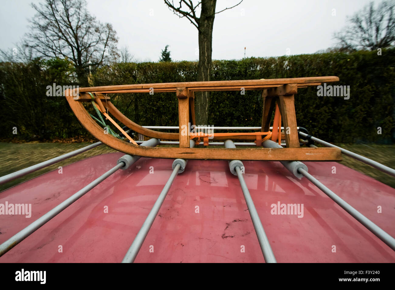 Schlitten rodelschlitten hi-res stock photography and images - Alamy
