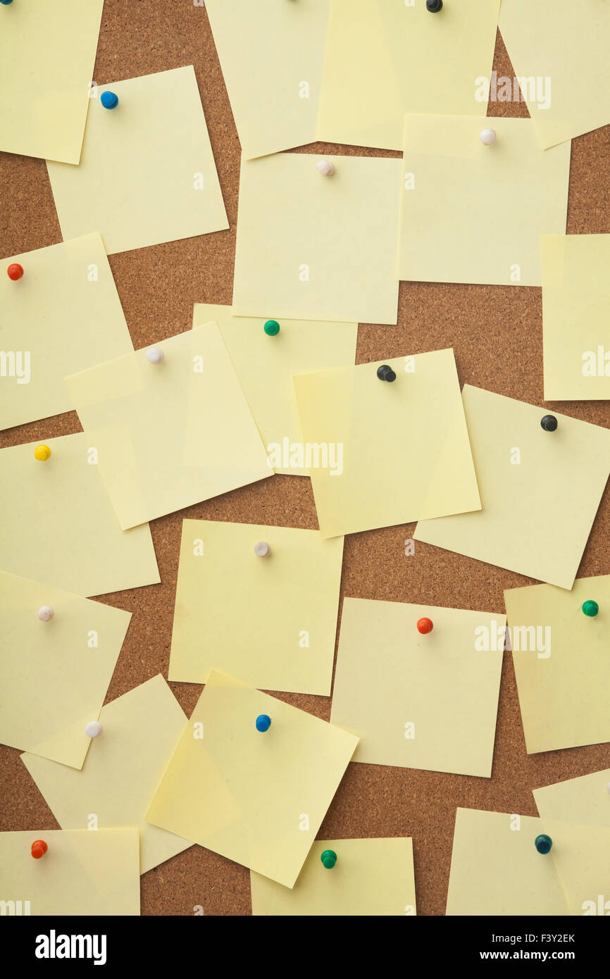 Corkboard with paper hi-res stock photography and images - Alamy