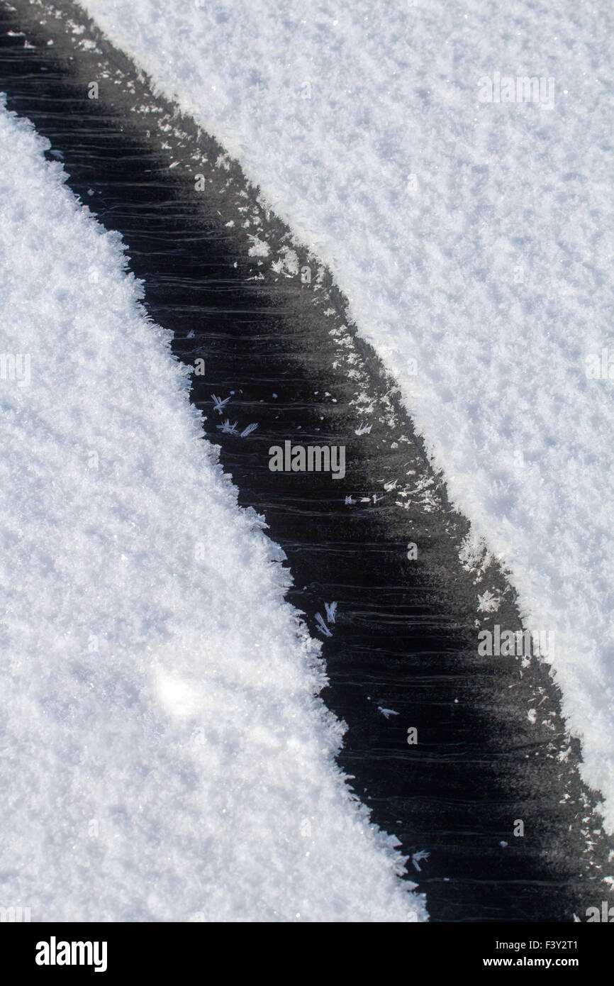 Crack of ice hi-res stock photography and images - Alamy