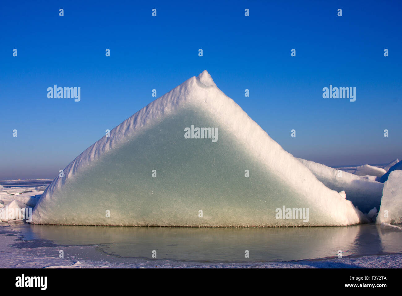 Water and ice molecular structure hi-res stock photography and images ...