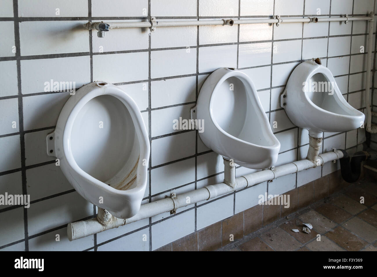 Keramik urinal hi-res stock photography and images - Alamy