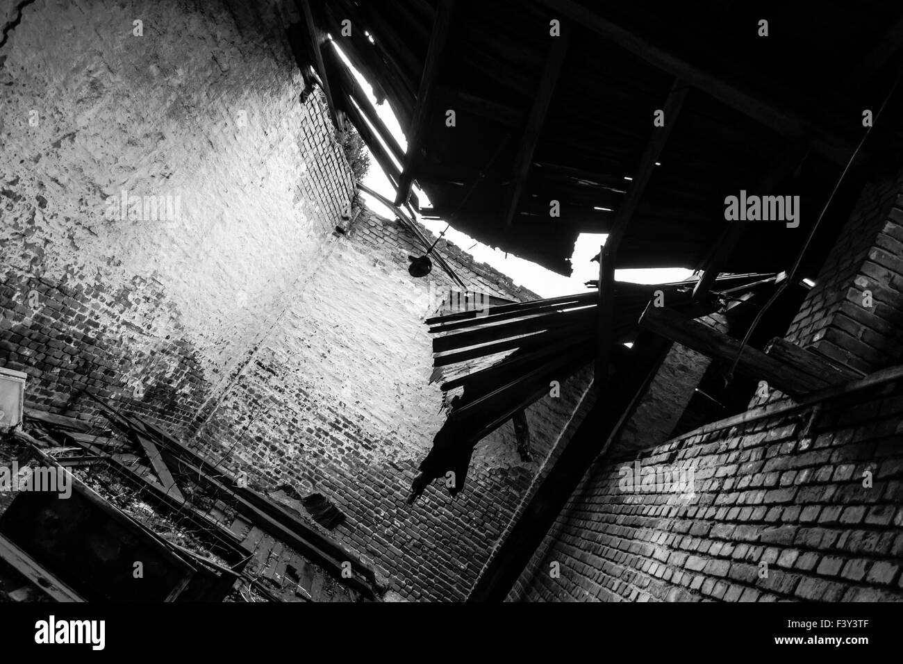 Open roof hi-res stock photography and images - Alamy