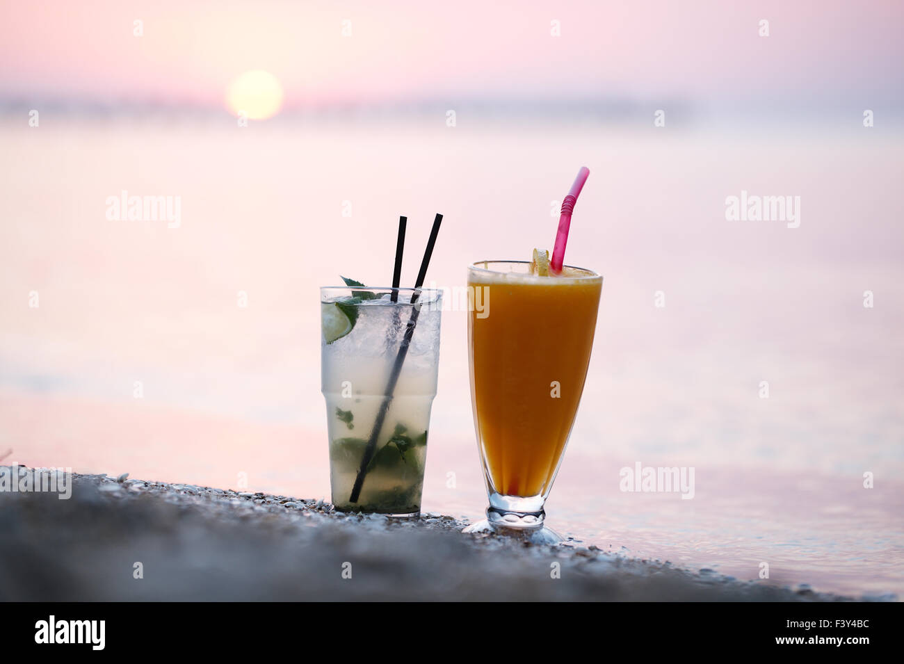 Sunset cocktails hi-res stock photography and images - Alamy