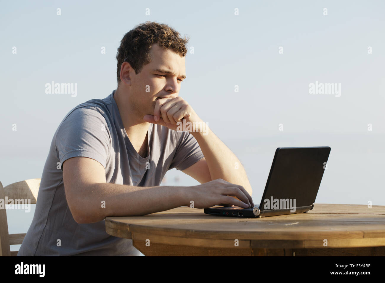 Typing on computer laptop hi-res stock photography and images - Alamy