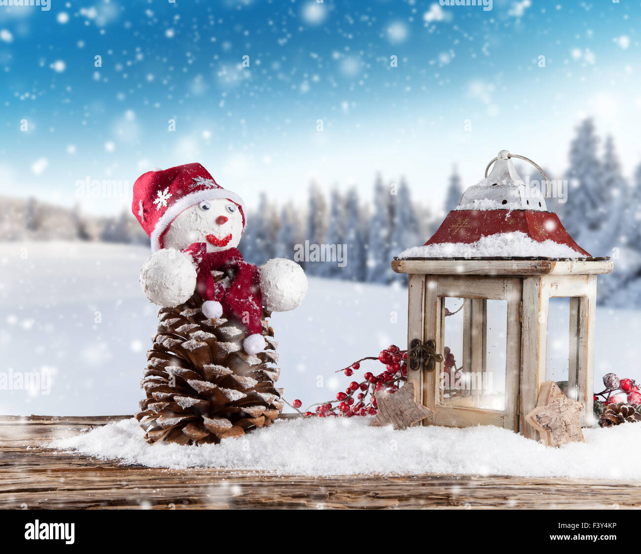 Snowman winter scene hi-res stock photography and images - Alamy