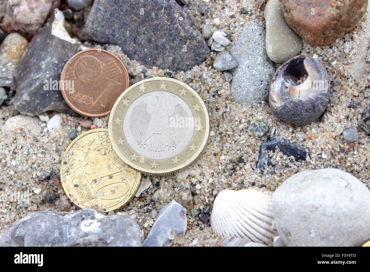 Shells currency hi-res stock photography and images - Alamy