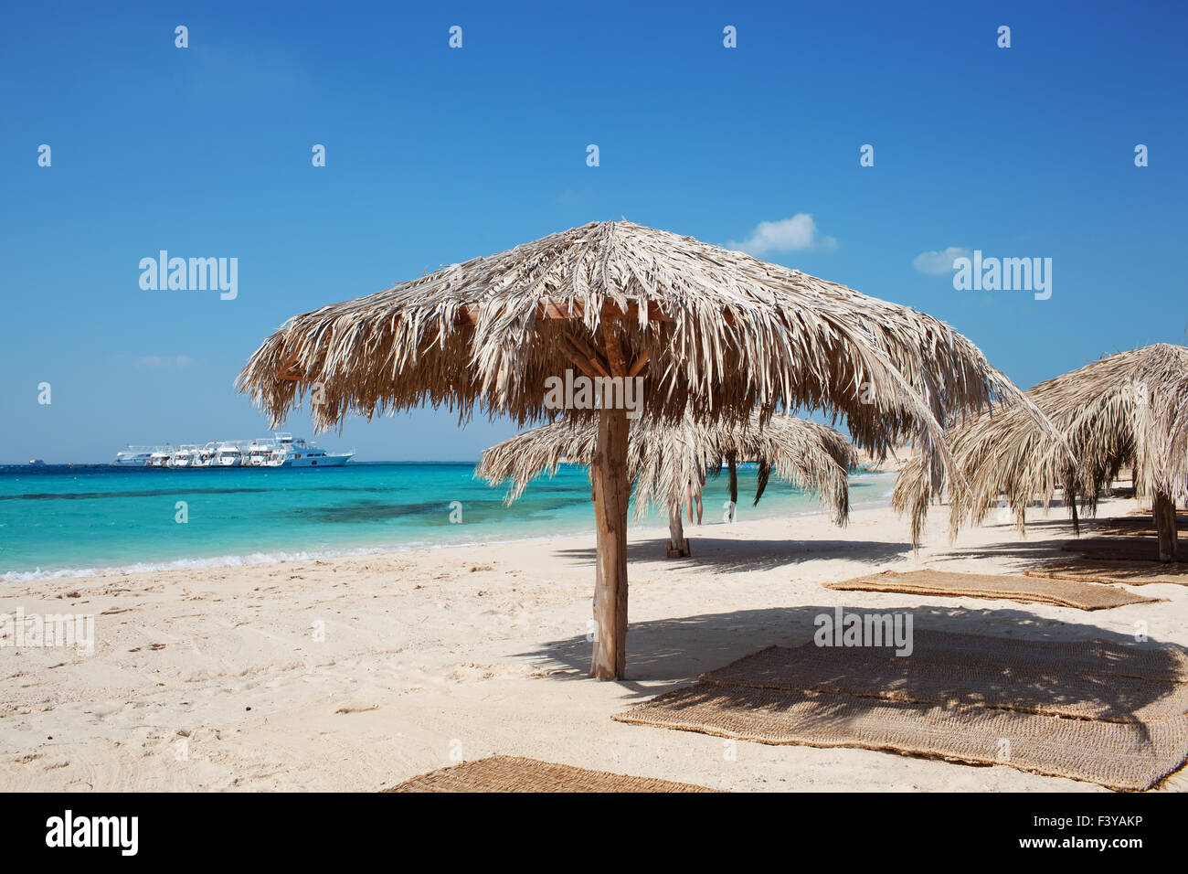Straw beach umbrellas at a tropical resort Stock Photo - Alamy