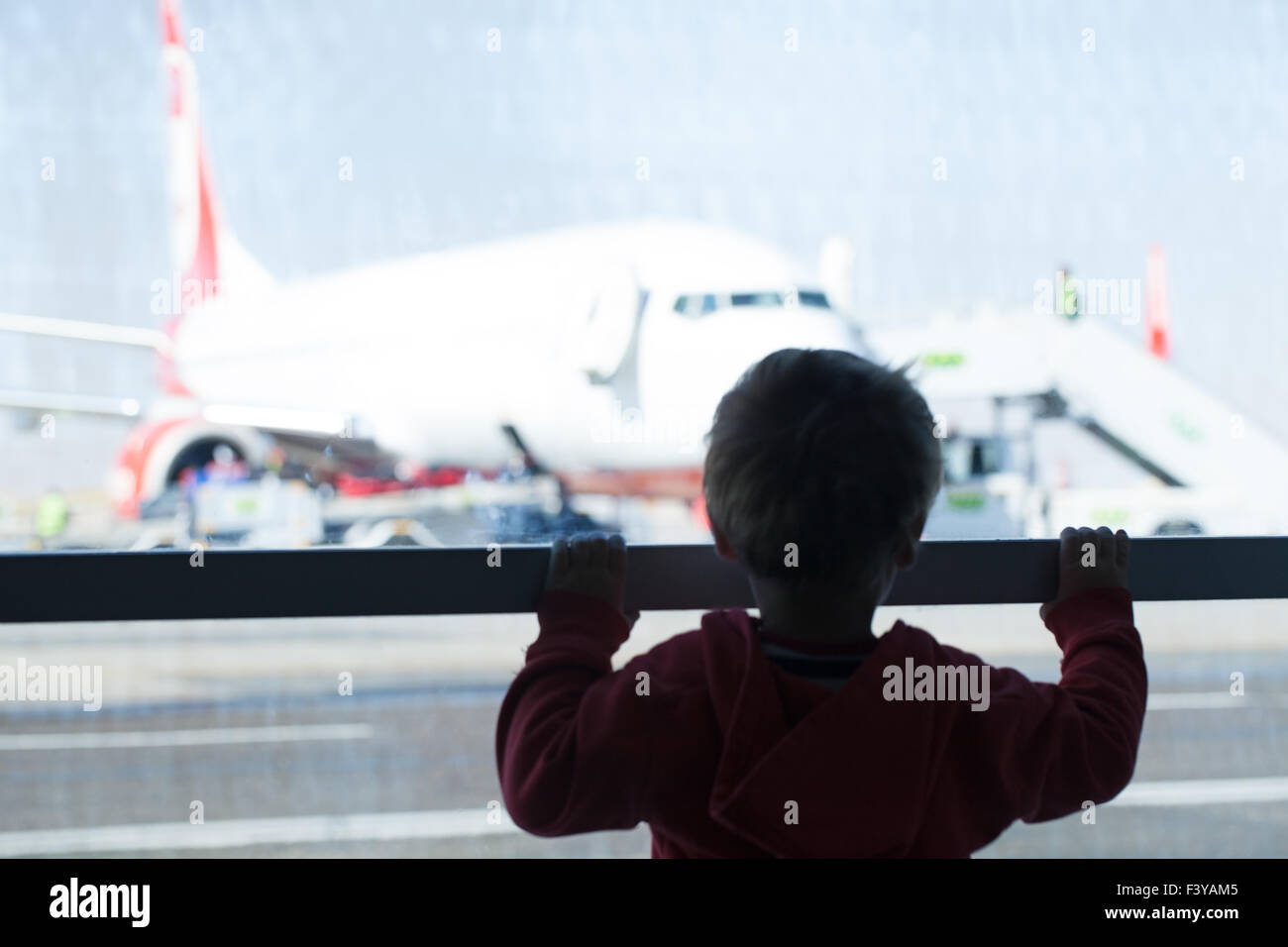 Child airport hi-res stock photography and images - Alamy