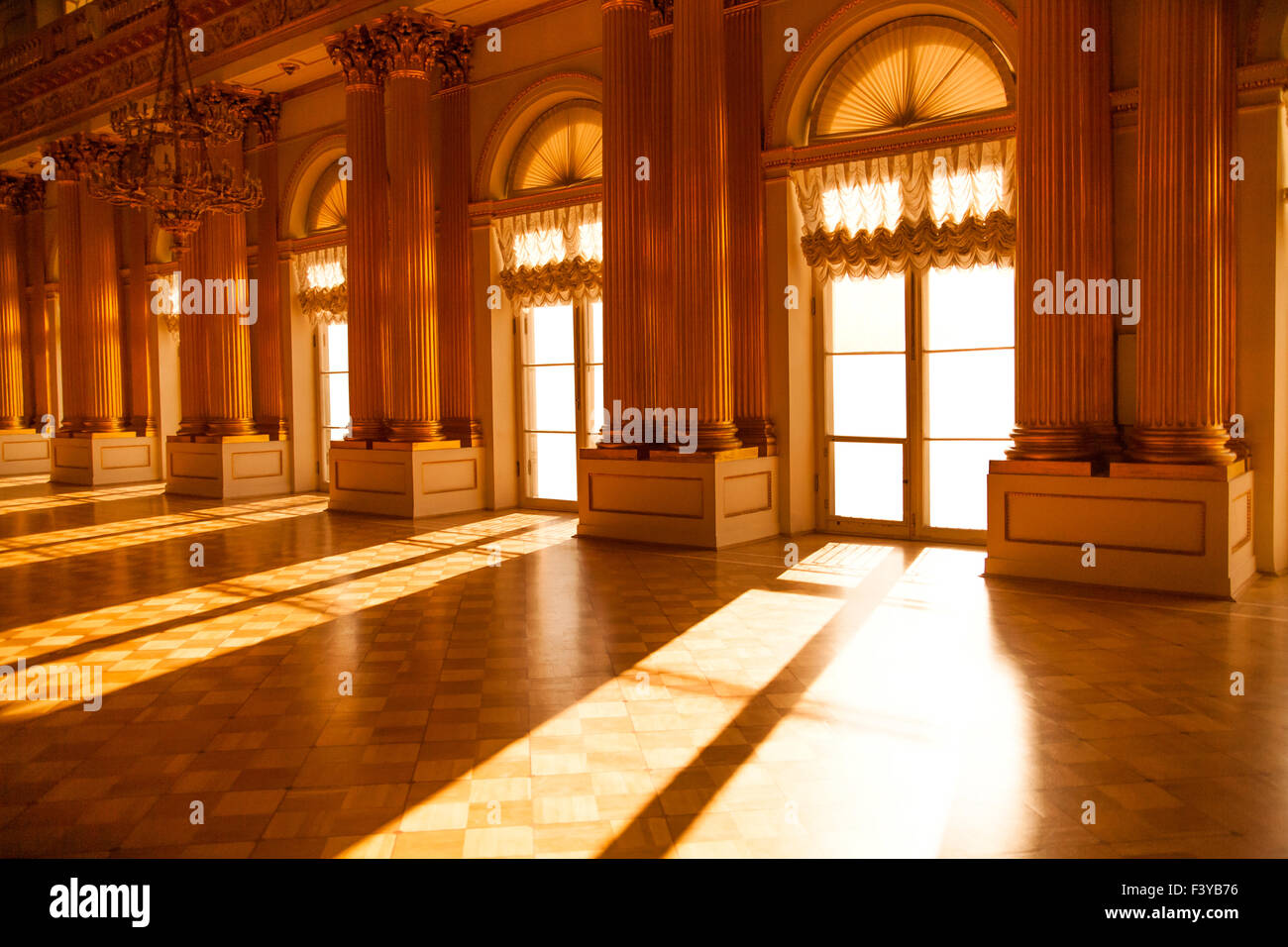 Large room in tunnel hi-res stock photography and images - Alamy
