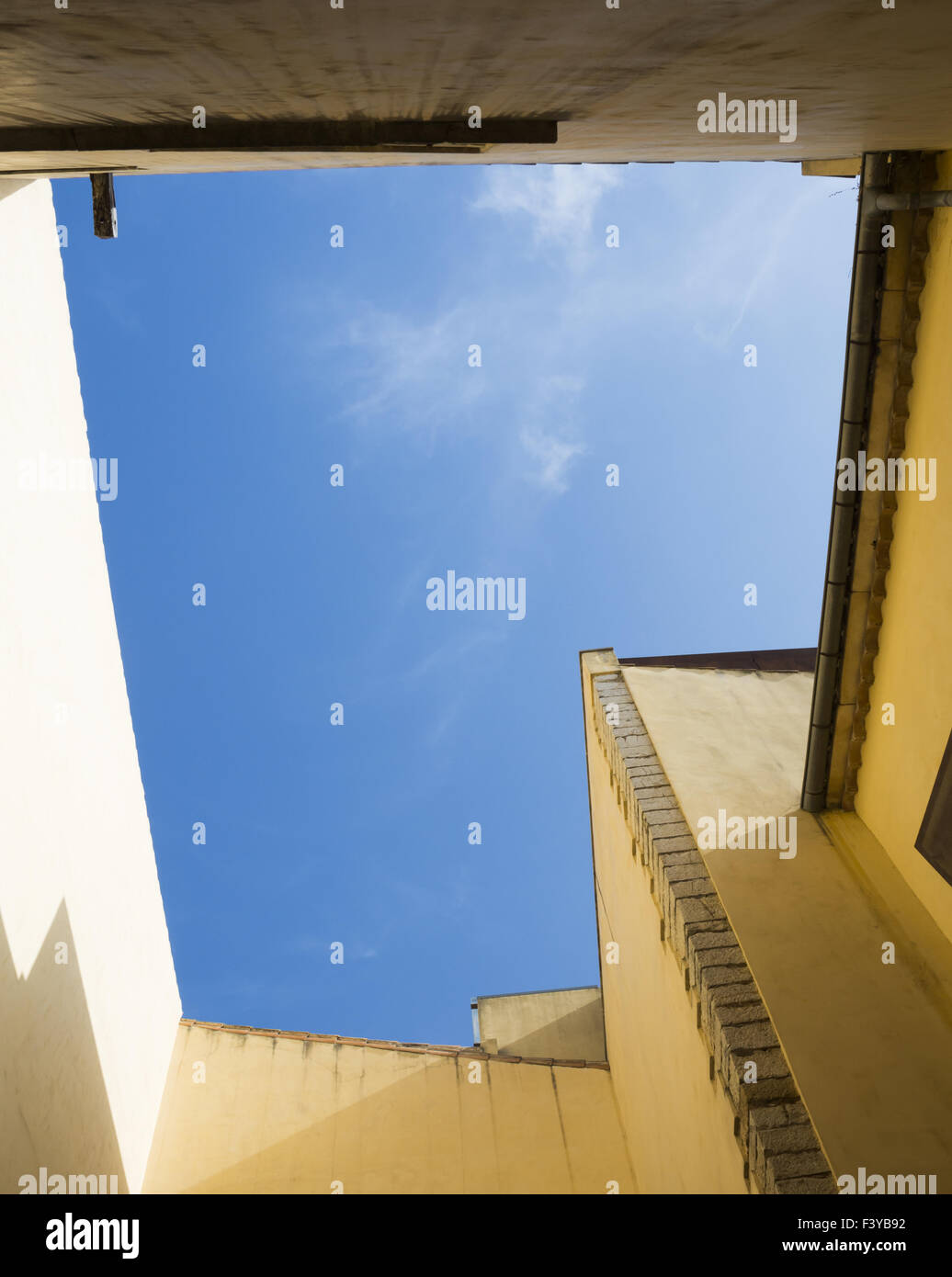 Open roof structure hi-res stock photography and images - Alamy