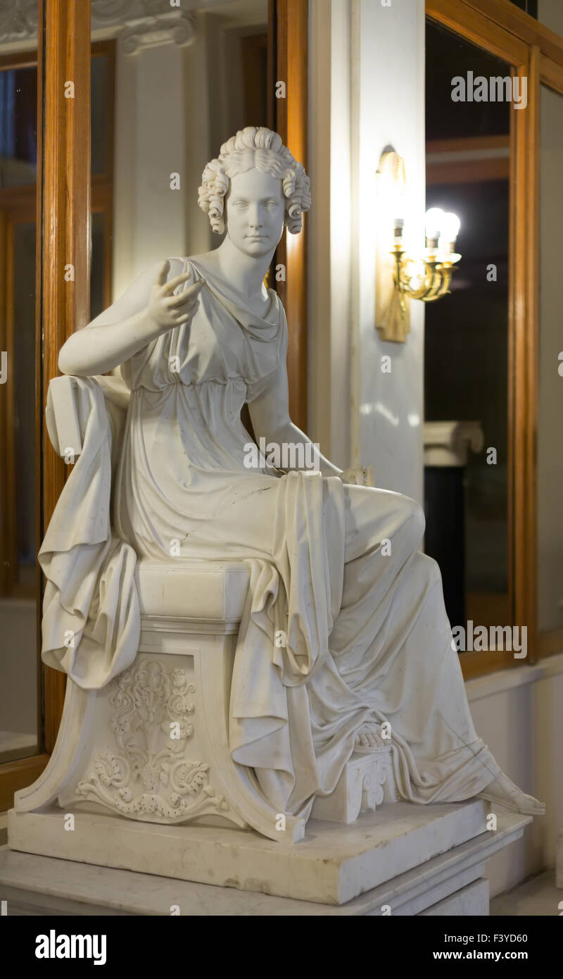 Thinking female statue hi-res stock photography and images - Alamy
