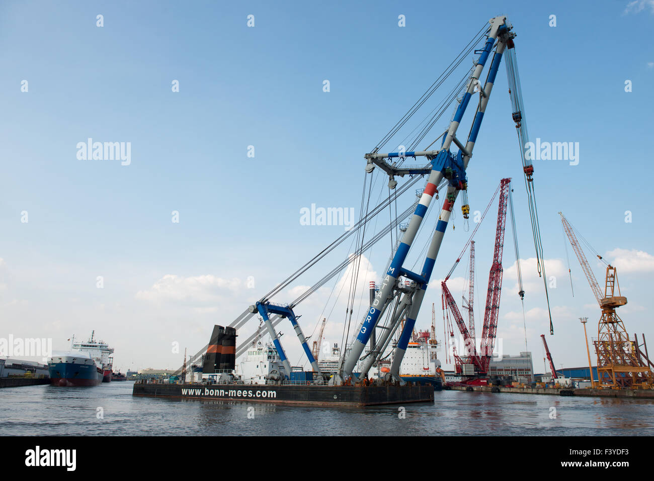 Floater crane Matador 3 Stock Photo - Alamy