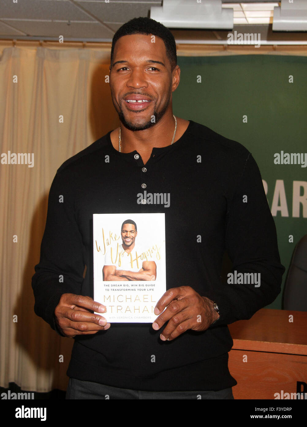 New York, USA. 13th Oct, 2015. Former football player/ TV talk show ...