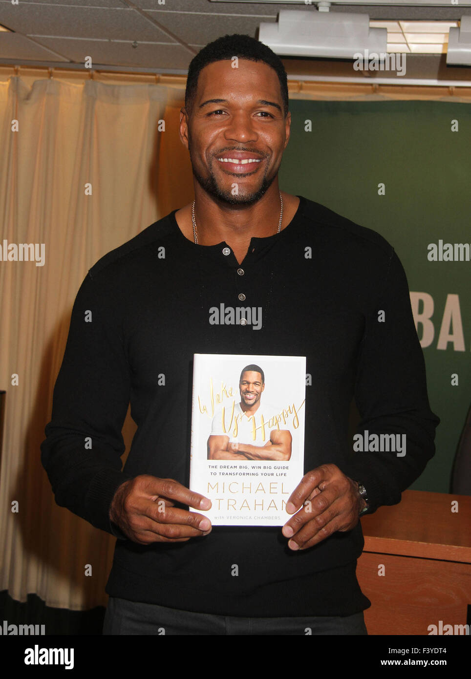 New York, USA. 13th Oct, 2015. Former football player/ TV talk show ...