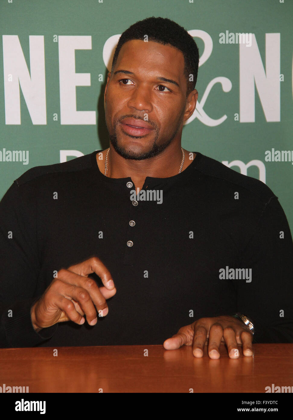 New York, USA. 13th Oct, 2015. Former football player/ TV talk show ...